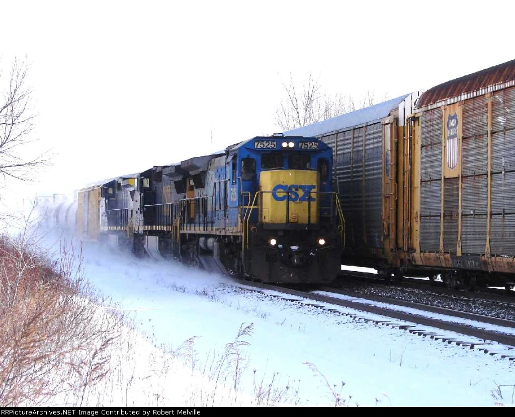 CSX 7525 passes stalled autoracks near Savage Rd
